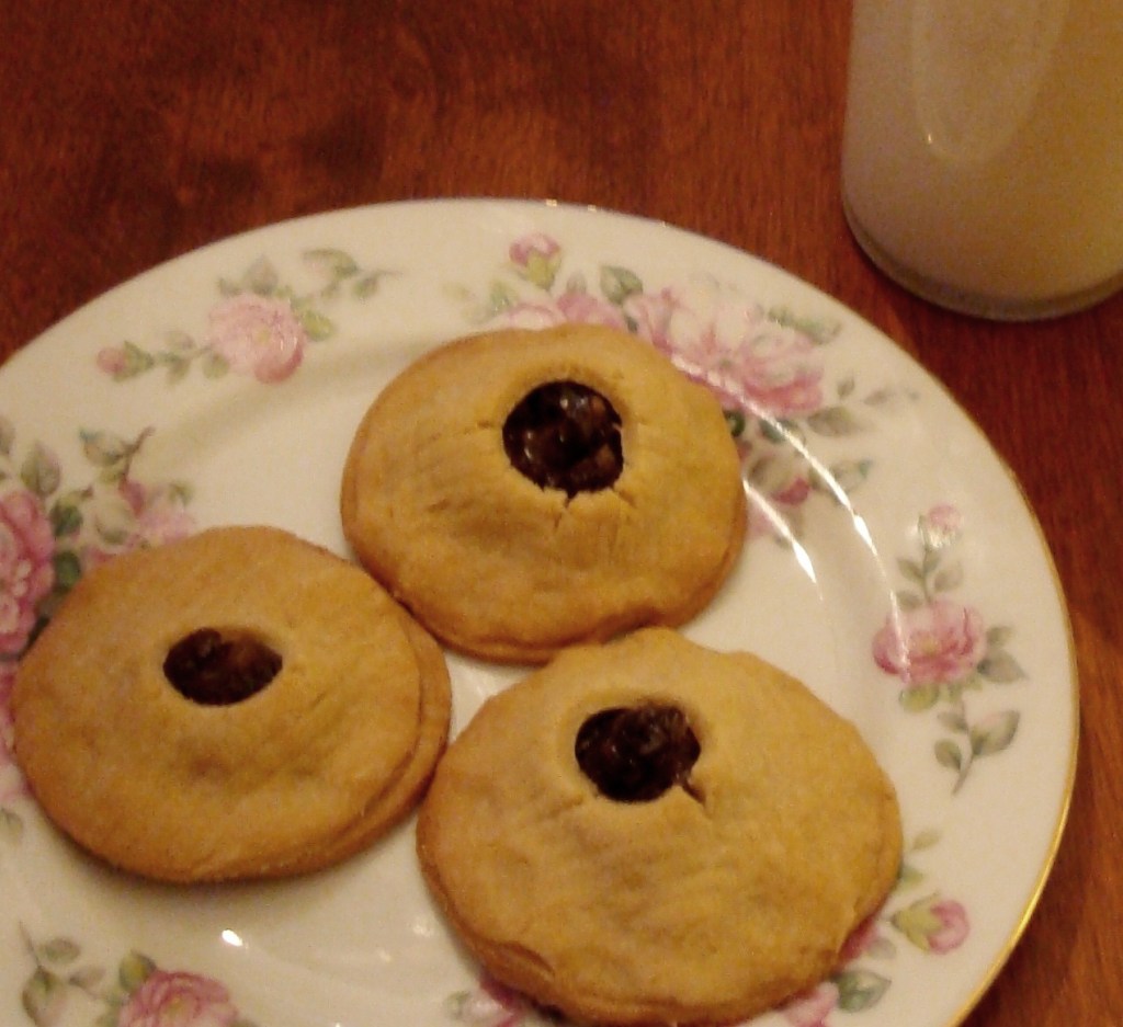 Old-Fashioned Raisin-Filled Cookies Recipe – A Hundred Years Ago