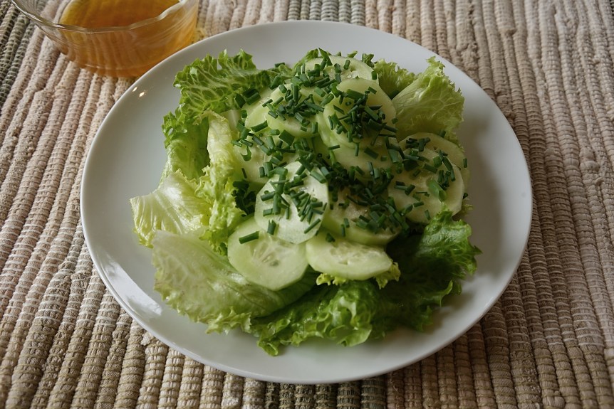 Old-Fashioned Lettuce, Cucumber, and Chive Salad – A Hundred Years Ago